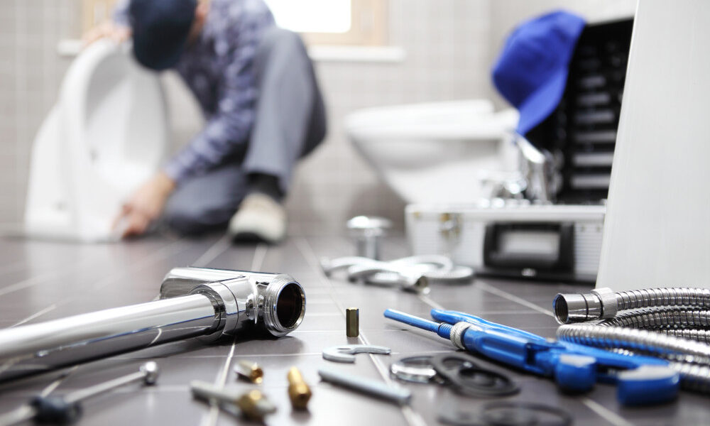 5 Things To Consider For Hiring the Right Plumber - Green Building Insider